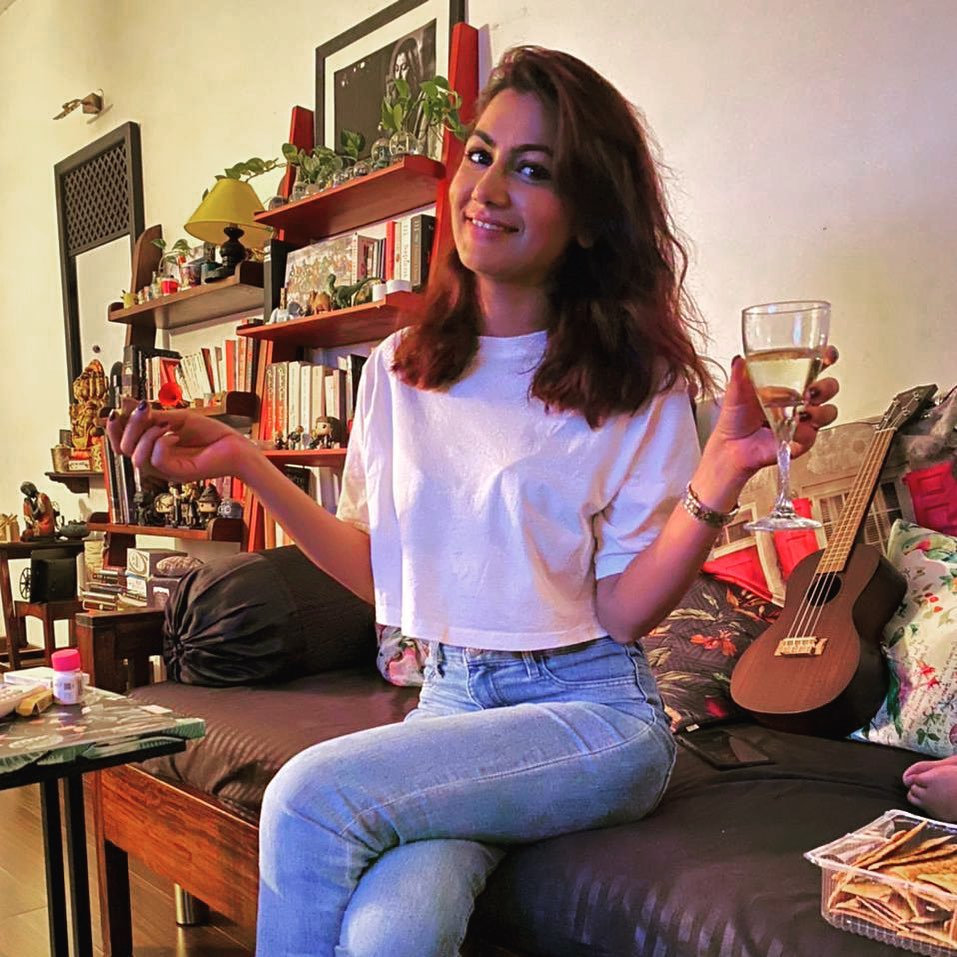 Sriti Jha - Biography, Height & Life Story - LyricsAndBio
