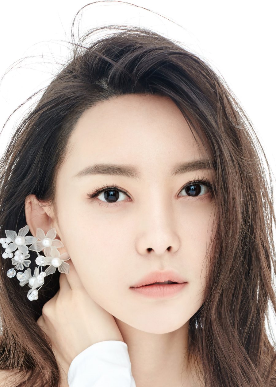 Kelly Yu - Biography, Height & Life Story - LyricsAndBio