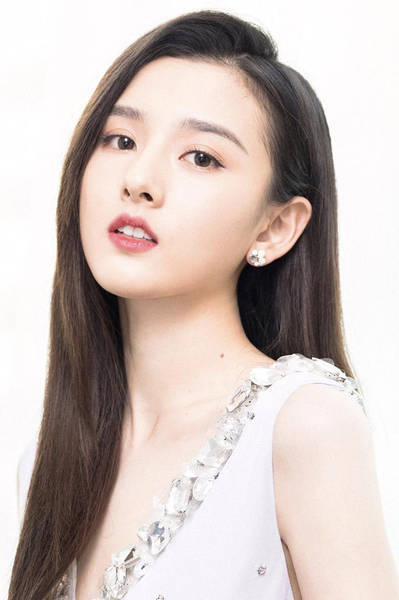 Song Zuer - Biography, Height & Life Story - LyricsAndBio